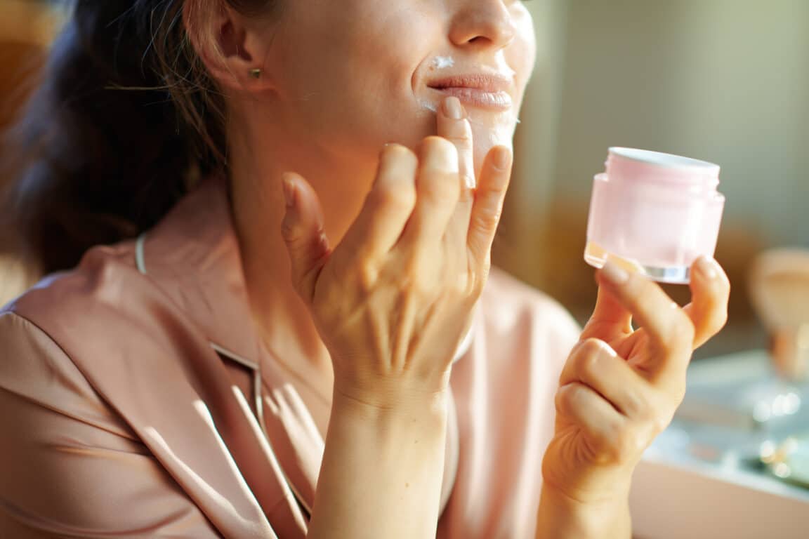 Testez cette crème qui atténue les rides autour de la bouche