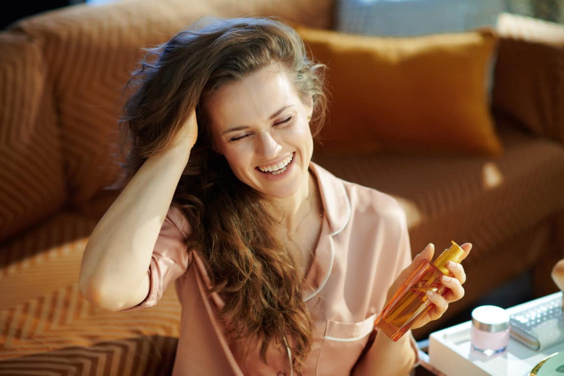 3 huiles essentielles idéales pour favoriser la pousse des cheveux