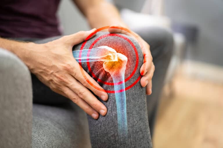 Mal aux genoux : 5 astuces pour beaucoup moins souffrir