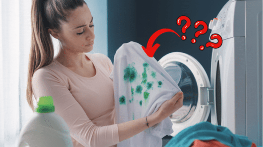 Pourquoi le linge sort-il taché de la machine à laver ? Que faire