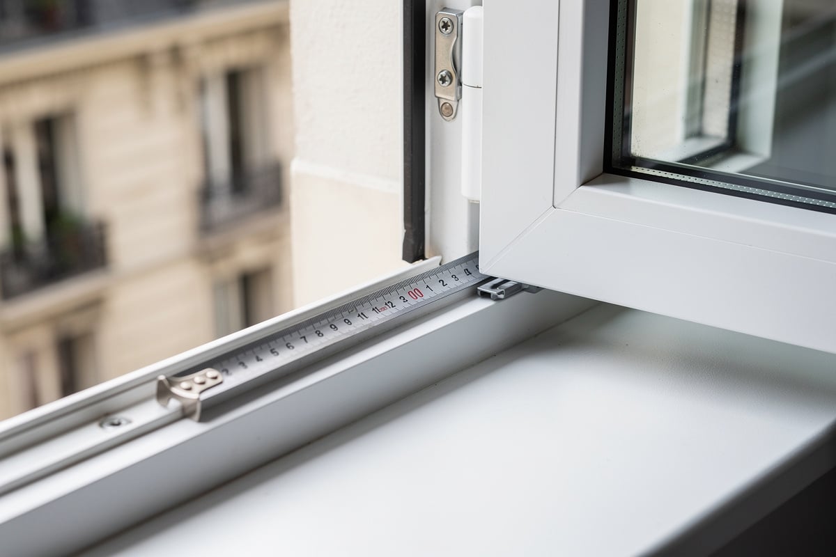 Remplacer une vitre soi-même : l’astuce pour bien mesurer la feuillure ...